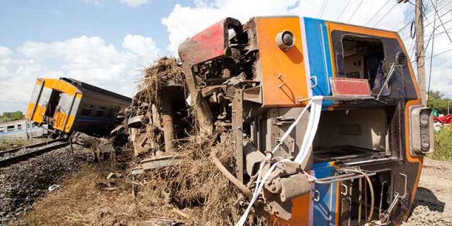 50 Signs That You’re a Train Wreck — Frank Sonnenberg Online